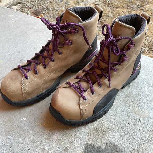 Danner | Shoes | Danner Tan And Black Winter Boots With Vibram Sole ...